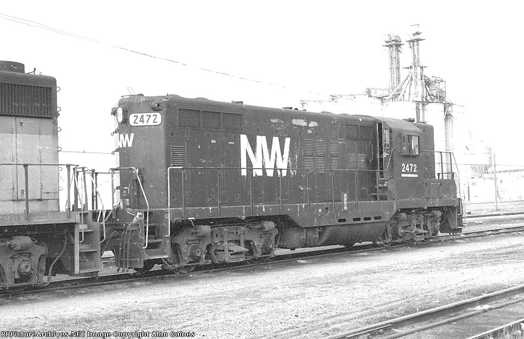 N&W GP-9 2472